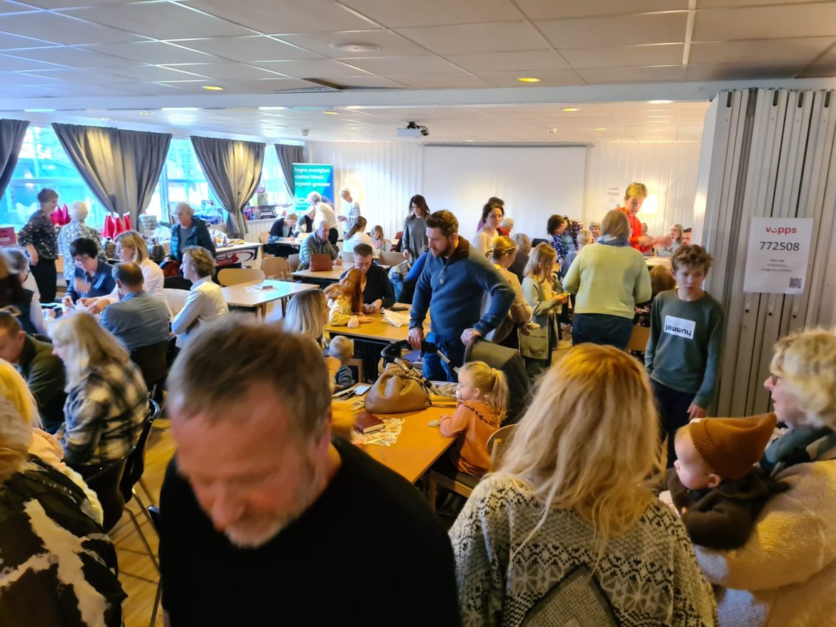 Stappfullt på julemessen i Langenes arbeidskirke - Fritidsnytt