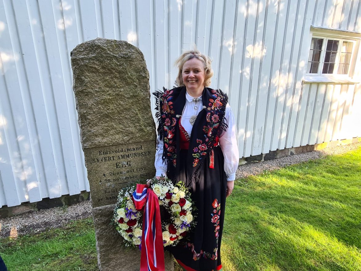 Marit Gjertsen i sin tale for dagen: - En stor takk til Syvert Amundsen ...