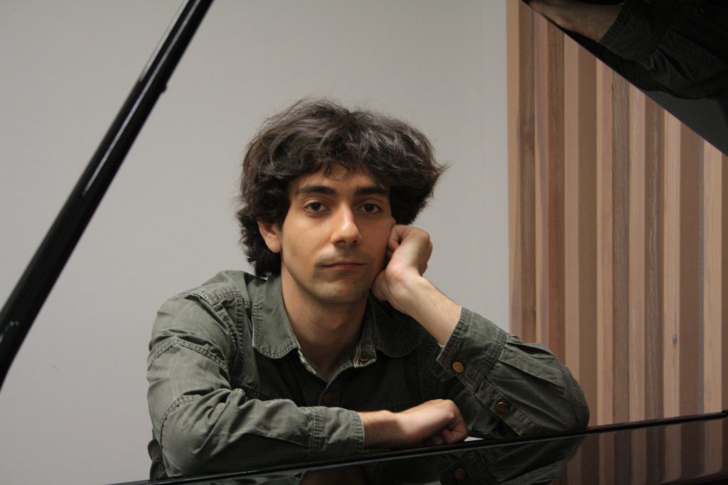 Klassisk klaverkonsert med ung lovende pianist - Fritidsnytt